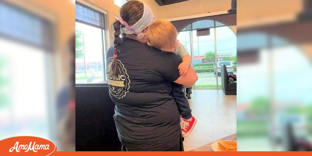 Mesera atiende a niño berrinchudo para que su madre finalmente pueda ...