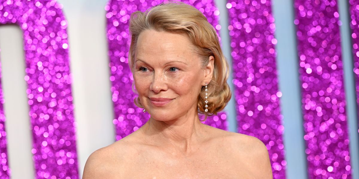 Pamela Anderson, de 58 años, estaría saliendo con un actor que está ...