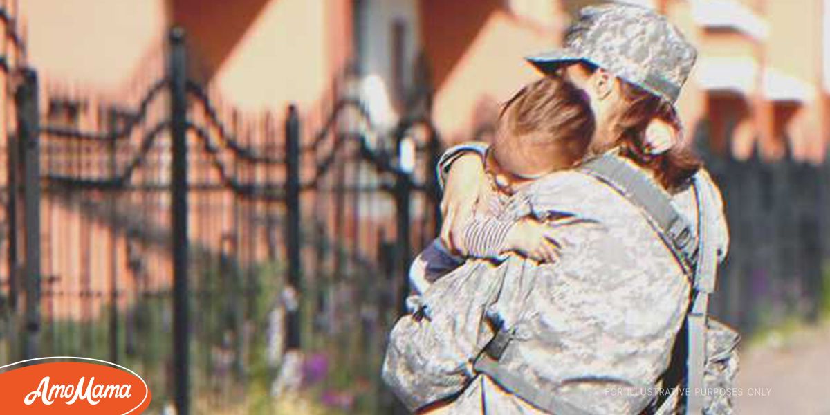 Mamá militar vuelve a casa con sus hijos tras 2 años: "¿Dónde está tu ...